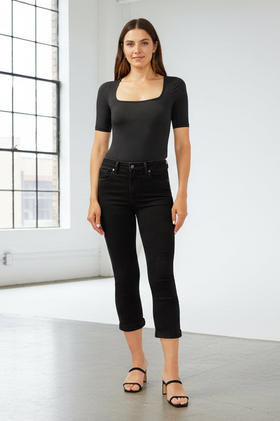 Silver Avery Luxe Stretch Capri (Black) – Vibe Apparel